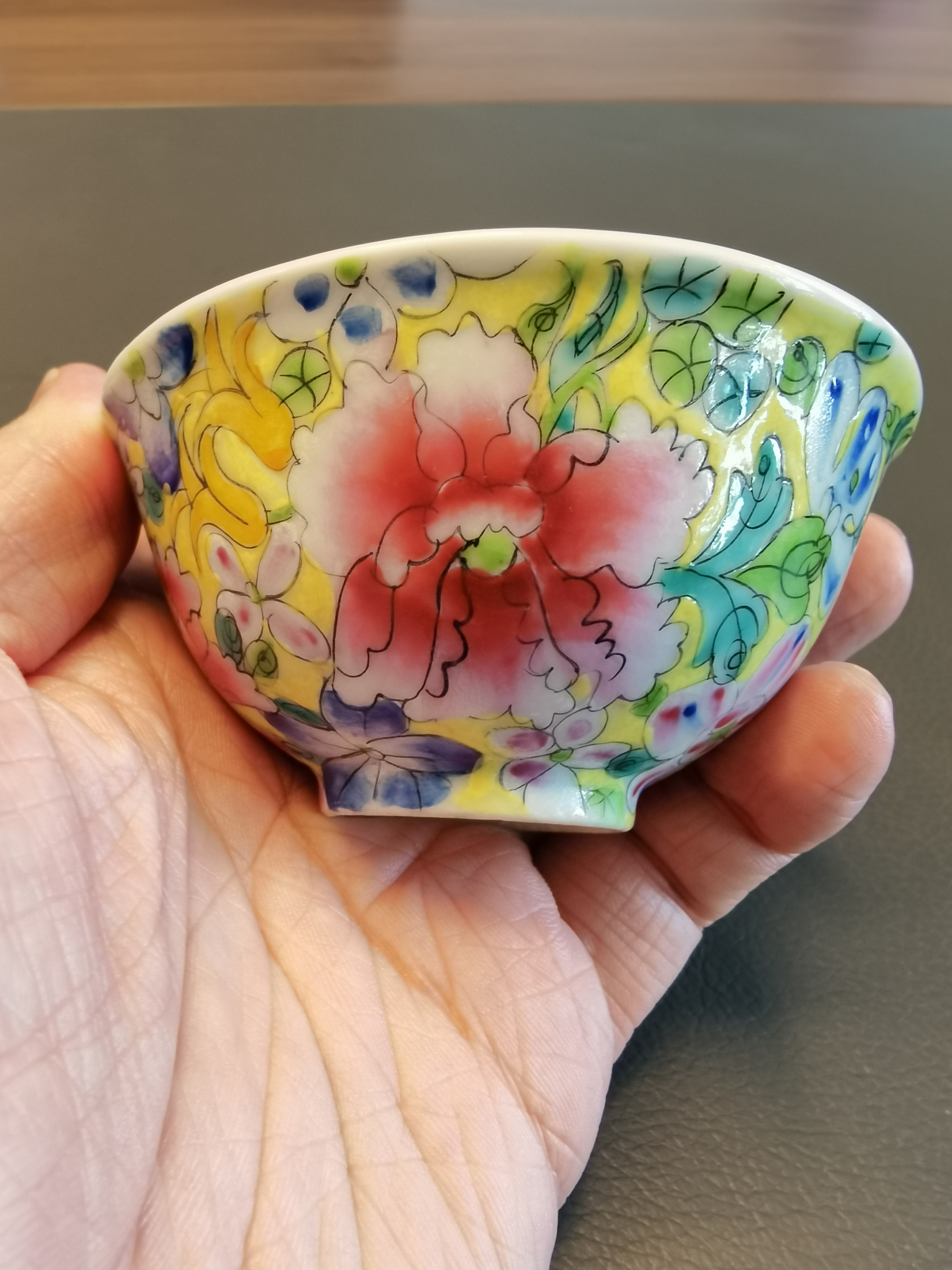 域鉴古玩】大清乾隆年製官窑款黄地粉彩花卉纹茶碗拍卖价格/图片 域鉴古玩】大清乾隆年製官窑款黄地粉彩花卉纹茶碗拍卖价格/图片